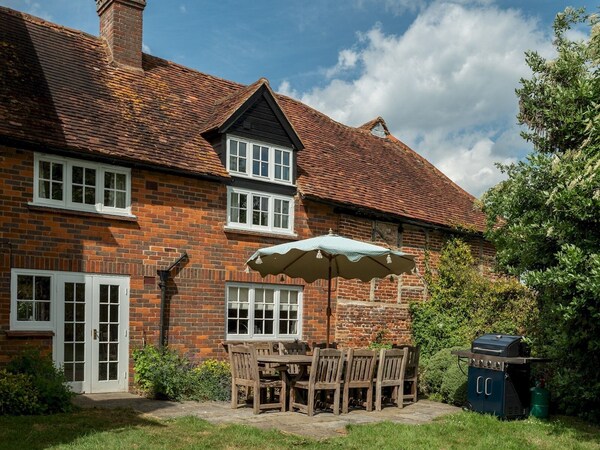 Pass The Keys | Chilterns Farm House - West Wycombe Park - High Wycombe