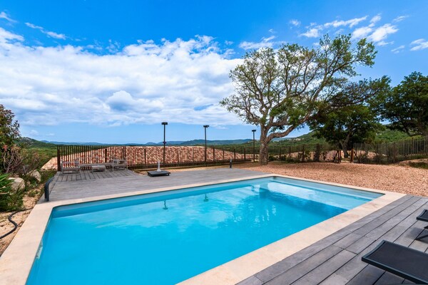 Maison Mawie - Vue Montagne, Piscine & Jacuzzi - Figari