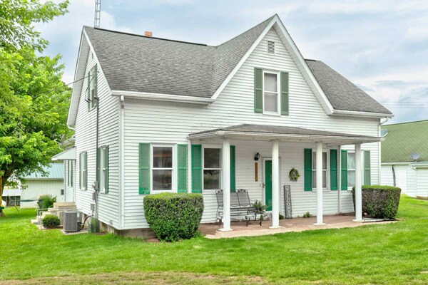 3-bedroom House Near Santa Claus, With Wifi & Air Conditioning. Enjoy Your Stay! - Santa Claus, IN