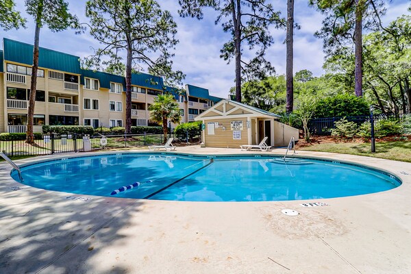 3rd Floor Oceanview Condo W/ Pool And Hot Tub, Steps From The Beach - Port Royal, SC