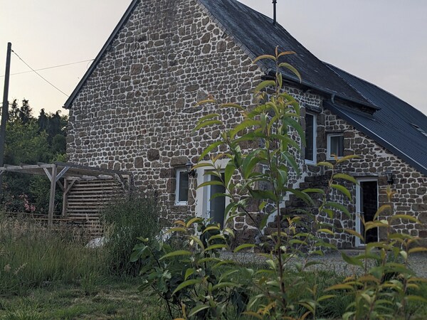 Le Gîte Du Lieu Ressource. Un Endroit Paisible Au Cœur De La Campagne Normande. - Orne