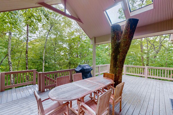 Perfect Dog-friendly Retreat With Full Kitchen, Wifi, Game Room And Valley Views - Maggie Valley, NC