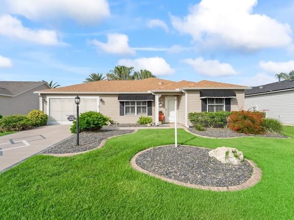 Charming 2/2 Cottage In Liberty Park  Golf Cart Included! - Leesburg, FL