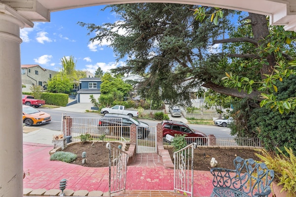 New! Russell House Near Hollywood & Griffith Park - Hollywood, CA