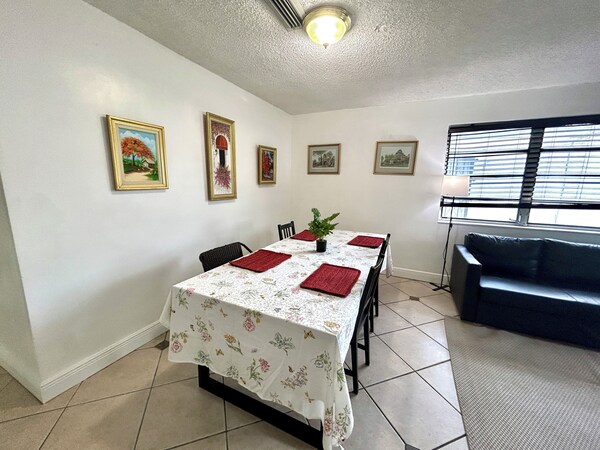 Charming 3-bedroom House In Miami With Ac, Wifi - University of Miami, Coral Gables