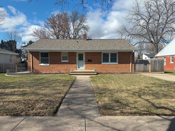 Charming 3-bedroom House With Ac And Wifi In Appleton - Appleton, WI