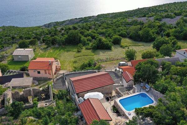 Charming 2-bedroom Villa With Ac, Wifi,swimming Pool,view Of The Sea And Islands - Karlobag