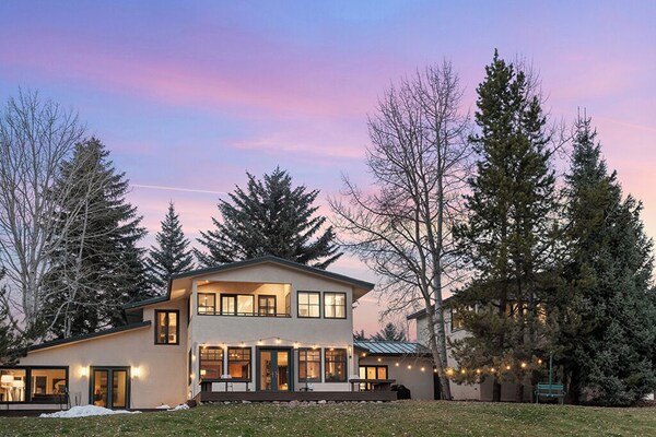 Luxury Aspen Retreat 5 Mins To Town & Slopes, 5br, Dog Friendly, Holiday Ready! - Aspen, CO
