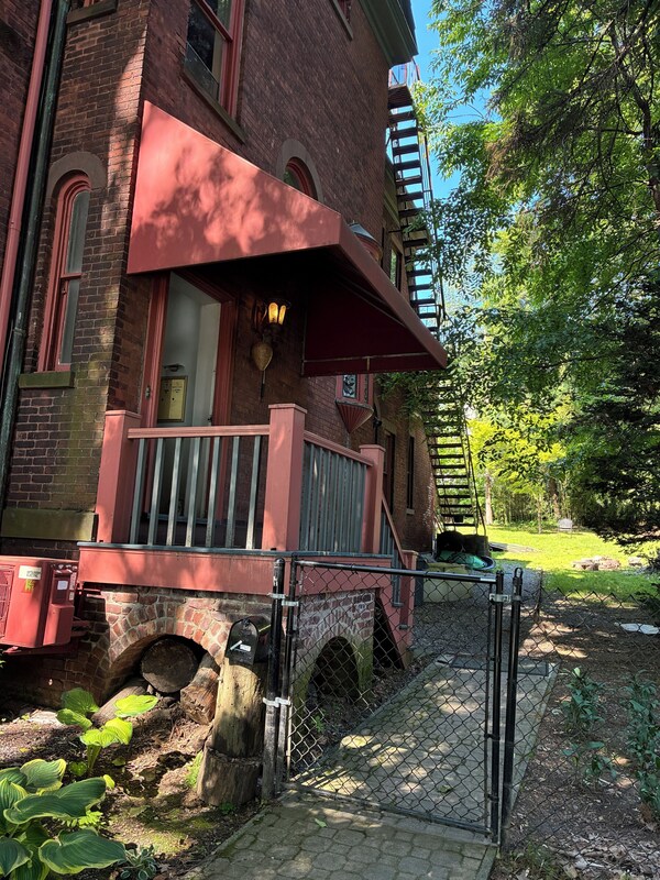 Unicorn Studio - Historic Newburgh Near Beacon + Hiking - Beacon, NY