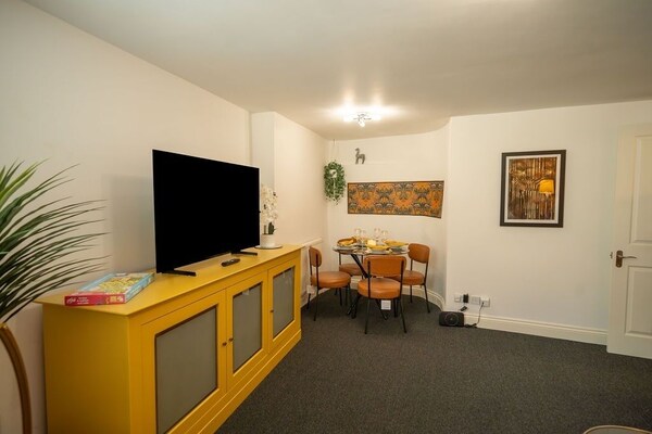 Cotswolds/ 2bed 1 Bath Historic Flat/ Very Central - Cirencester