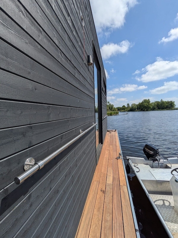 Boutique Houseboat Stay Romantic Getaway For Two - Volendam