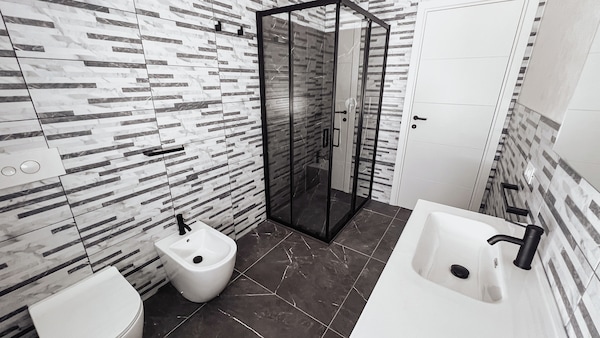 1br Apt + Sofa Bed Sleeps 4 Free Parking - Ravenne