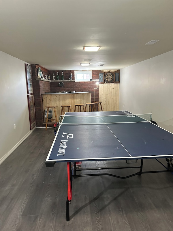 4-bedroom Bungalow In Tranquil Peterborough With Ac, And Putting Green - カナダ ピーターバラ