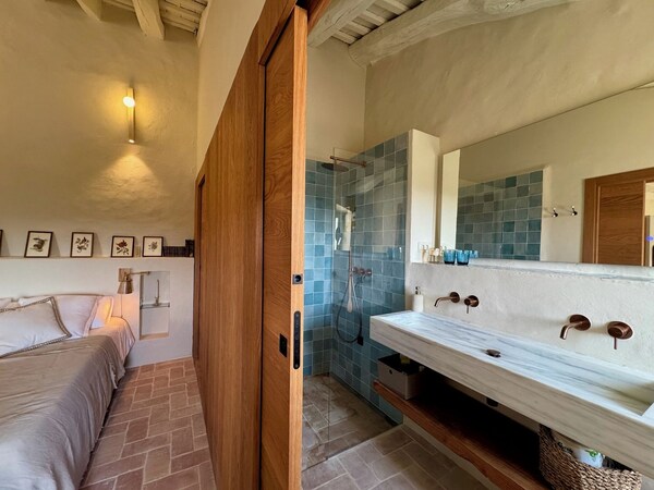 Haven Of Peace In The Garraf: 18th-century Masia, Sea View & Exceptional Light - Corbera de Llobregat