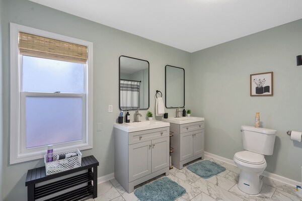 Charming 3-bedroom House In North Syracuse - Syracuse, NY