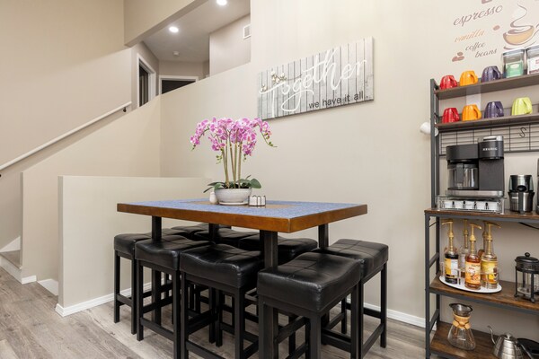 Irish Coffee House - 4br, 2ba Newly Renovated Home 5 Mins To Notre Dame - 南灣