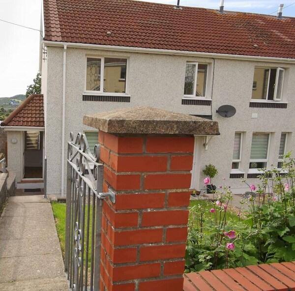 Pet Friendly Flat/private Garden/mountainview - Port Talbot