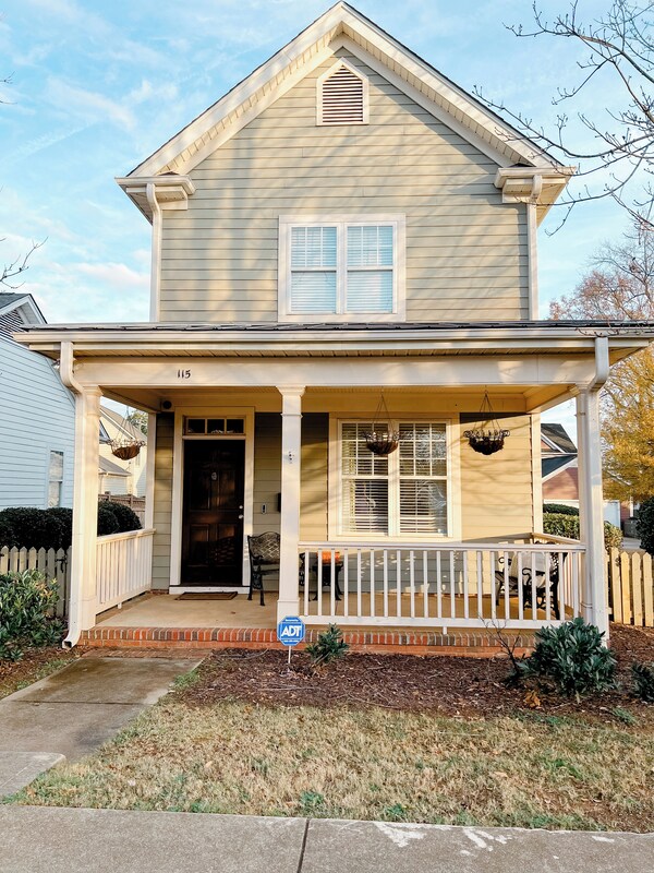 Charming 2-bedroom 1.5 Bathroom House In Downtown Greenville [30 Night Minimum] - Greenville, SC