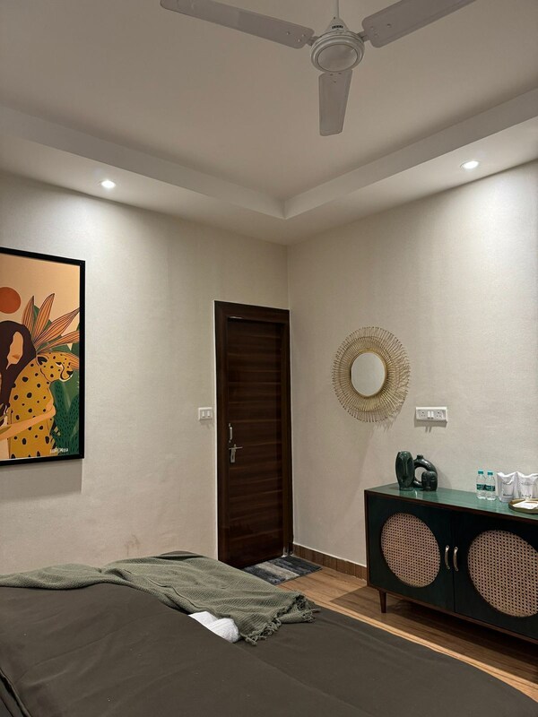 Nature Meets Comfort  3bhk Farmhouse With Fresh Pool & Garden Stay. - Faridabad