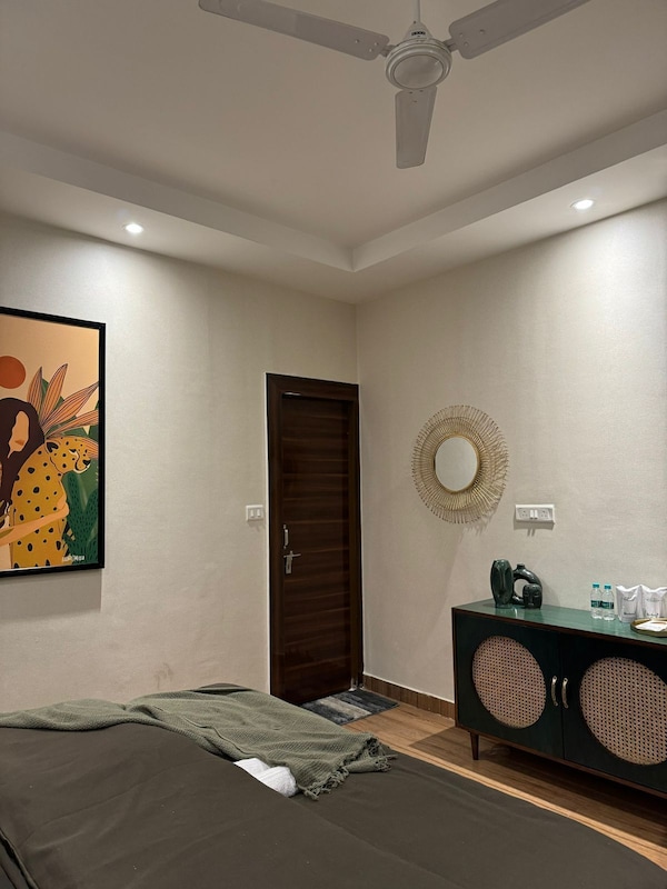 Nature Meets Comfort 3bhk Farmhouse With Fresh Pool & Garden Stay. - Noida