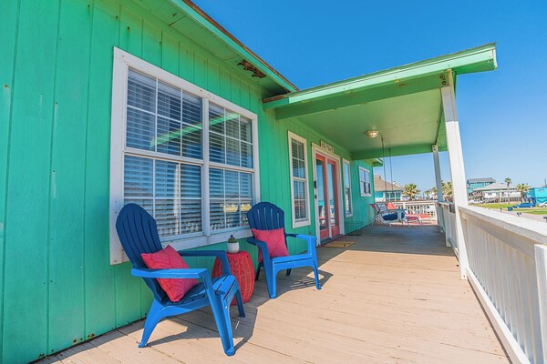 Charming Updated Surfside Home With Firepit - Only 2 Min Walk To The Beach! - Lake Jackson, TX