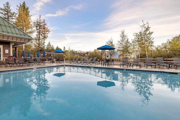 Hilton South Lake Tahoe- 1 Bd Deluxe Condo Near The Heavenly Gondola - Stateline, NV