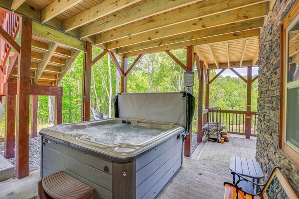 Lakefront Cabin In Elk Park W/ Hot Tub & Mtn Views - Roan Mountain, TN