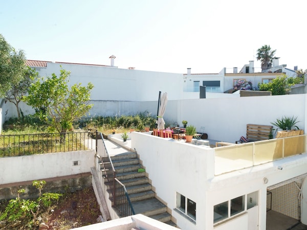5-bedroom Beach House Ideal For Groups 5 Min Walk From Carcavelos Beach - Estoril