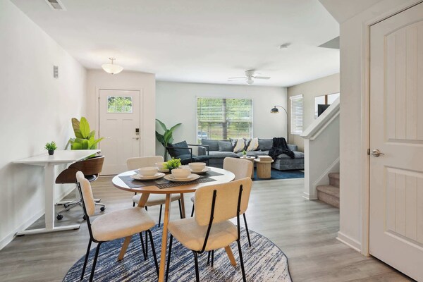 Stylish King 3 Bed Townhome Minutes To Cary And Nc State - Cary, NC
