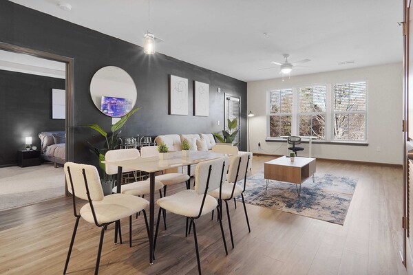 Luxe King 3 Bedroom Suite In North Raleigh! - Wake Forest, NC