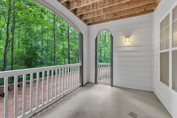 Upscale King 2br Suite Mins To Downtown Raleigh! - Raleigh, NC