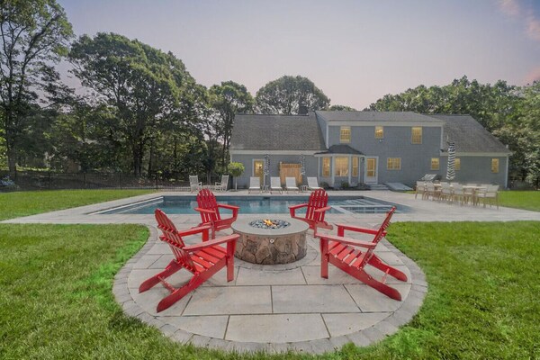 Cape Family Retreat: Pool, Hot Tub & Fire Pit - Dennis, MA