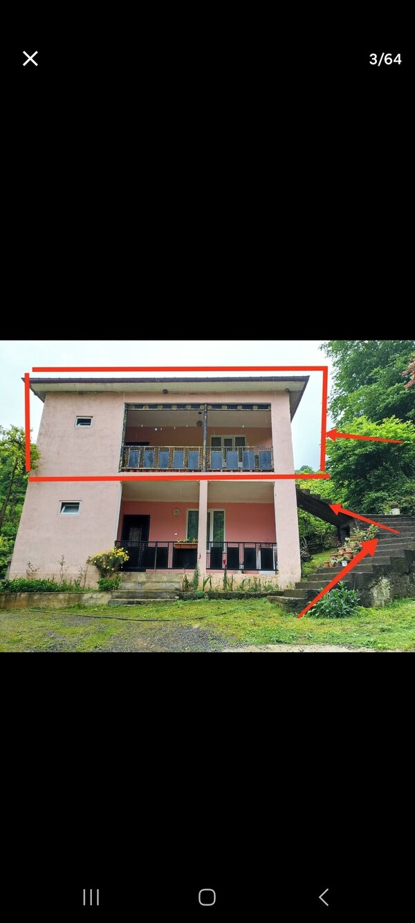 Charming 2-bedroom House With Ac, Wifi In Delightful Batumi - Batumi