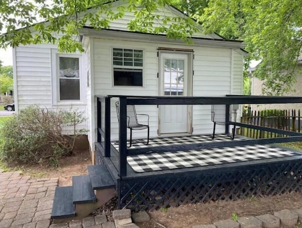 The Woodland Cottage Charming 2 Bedoom One Bath With Deck On Back, Covered Front - 布尤納維斯塔