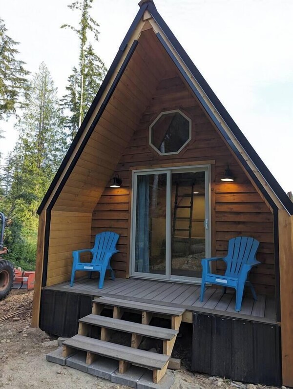 Golden Rings Cabin On 33 Acres - Powell River