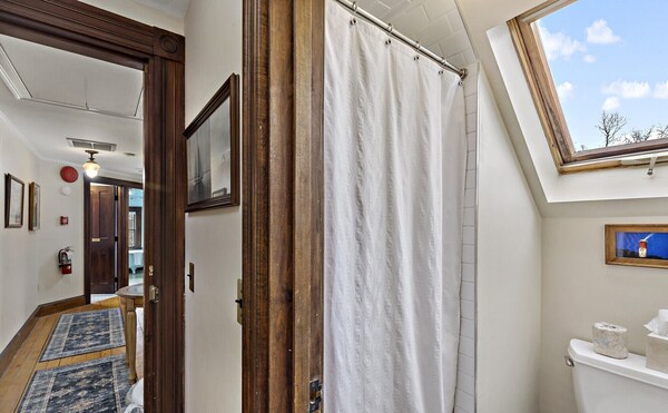 Eastham Carriage House Retreat - The Willow Room - Eastham, MA
