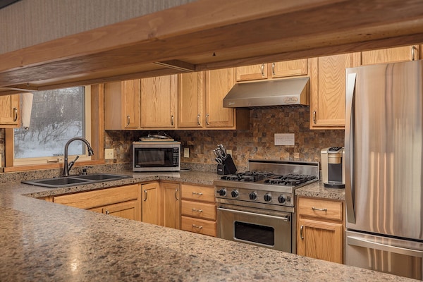 Lakeside Retreat W/ Epic Mountain Views & Trails - Denali State Park, Trapper Creek