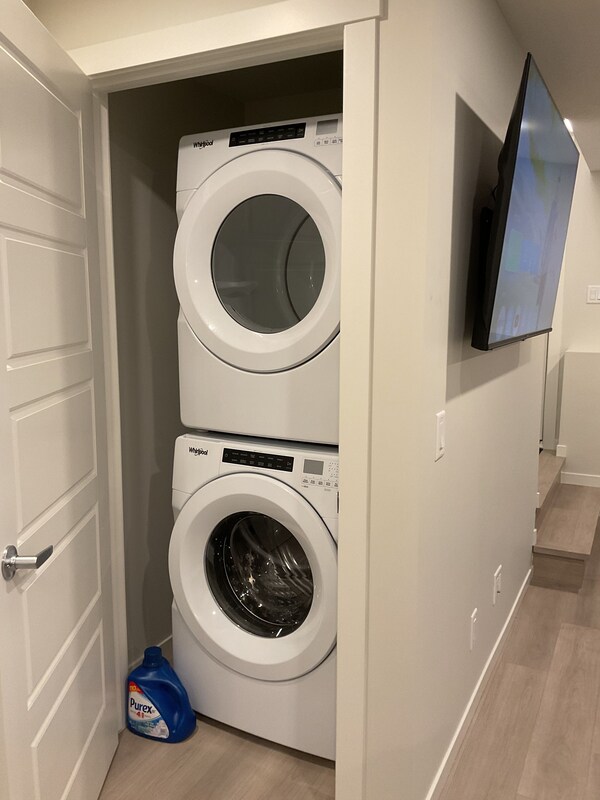 Cozy & Stylish A/c Suite Near Yyc Airport - Airdrie