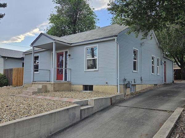 Cozy Retreat Near Pikes Peak & Downtown - Colorado Springs, CO