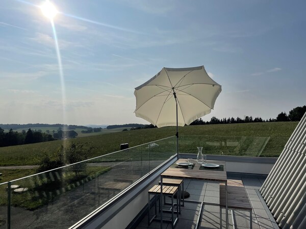 The Special Vacation Home. Newly Renovated, With Large Garden And Beautiful View - Canton de Jura
