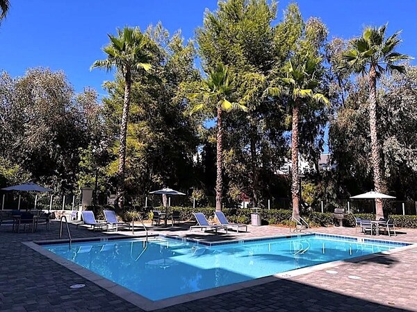 Modern 1-bedroom Retreat Fully Furnished, Prime Location! - Calabasas, CA