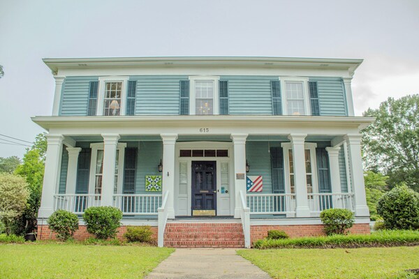 The Violet Cottage - Downtown Clinton - Clinton, NC