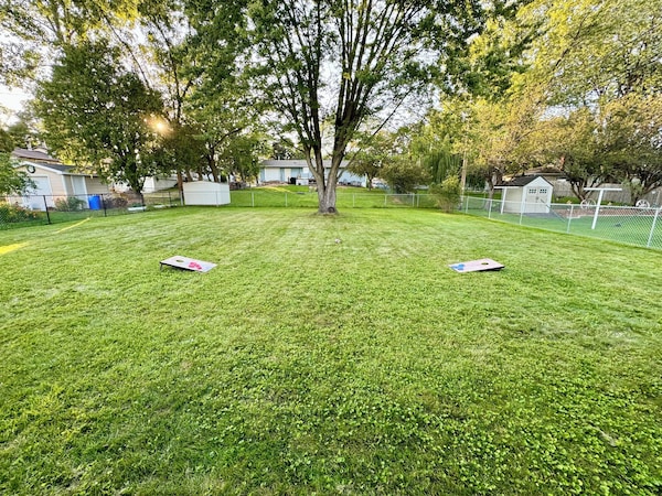 Steps To Titletown District- Spacious 4-bedroom  With Large Patio, Heated Garage - Hobart, WI