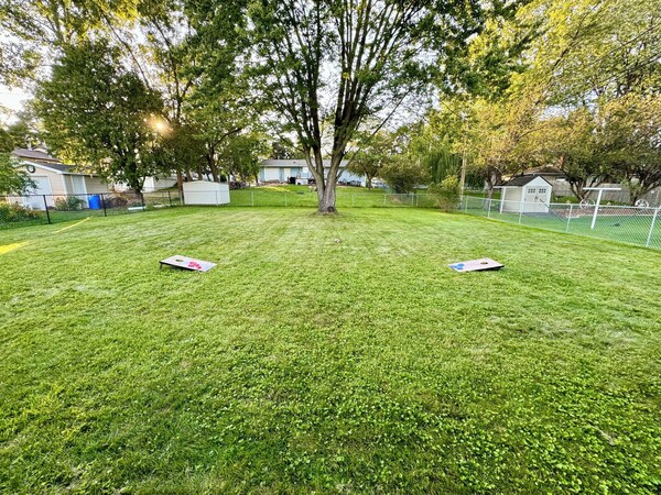 Steps To Titletown District- Spacious 4-bedroom With Large Patio, Heated Garage - Hobart, WI