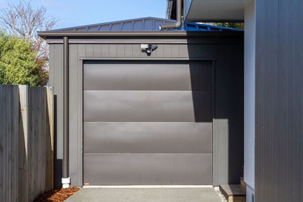 Warm Family Comfort In The City With Garage Parking - Christchurch