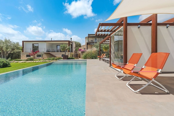 Villa For 12 With Pool, A/c, Garden - Pozzallo