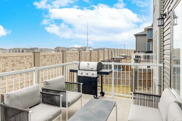 Chic 9-bed Oasis Jacuzzi  Ac  Bbq  Fireplace - Calgary