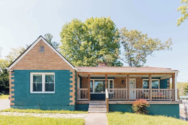 Charming 3br Home With Hot Tub In Bristol - Bristol, TN