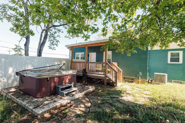 Charming 3br Home With Hot Tub In Bristol - Bristol, TN