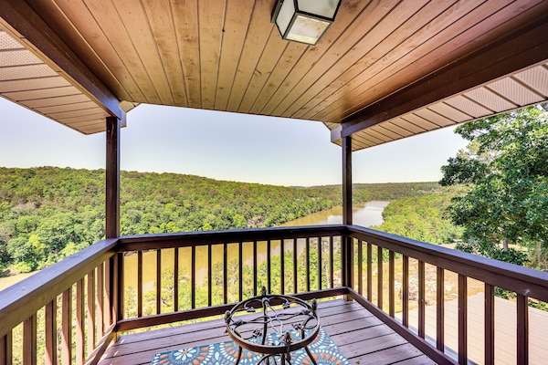 Stunning River Views: Pet-friendly Home In London! - Clarksville, AR